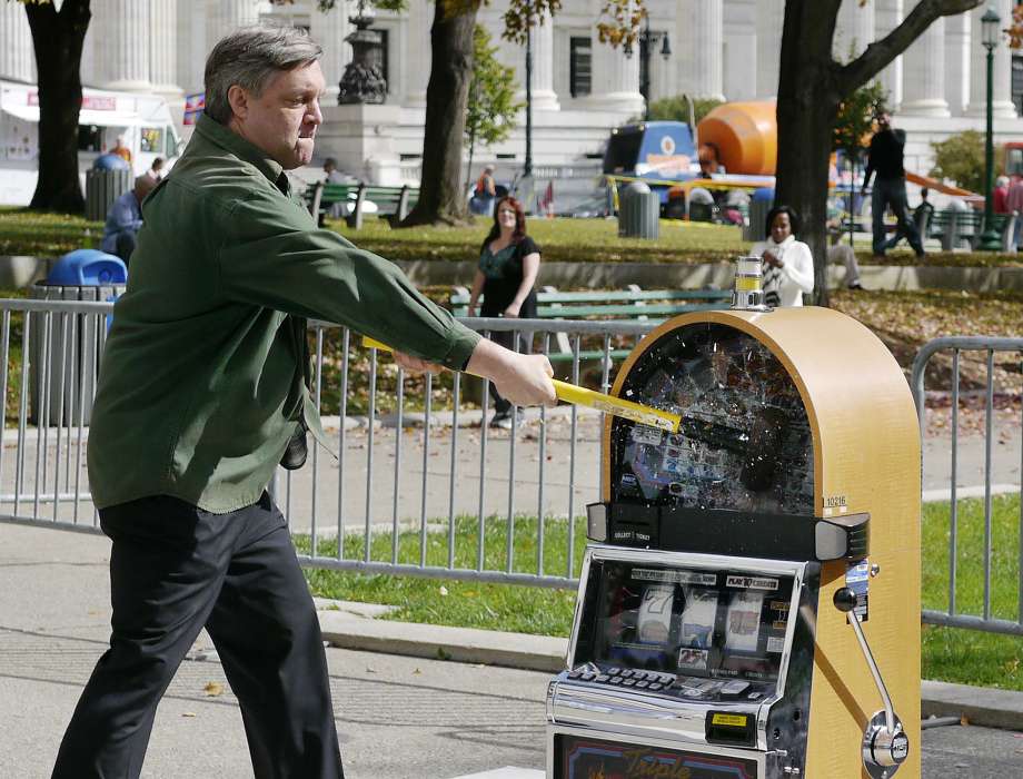 New York Slots Players Keep Destroying Machines - Slots Mamma